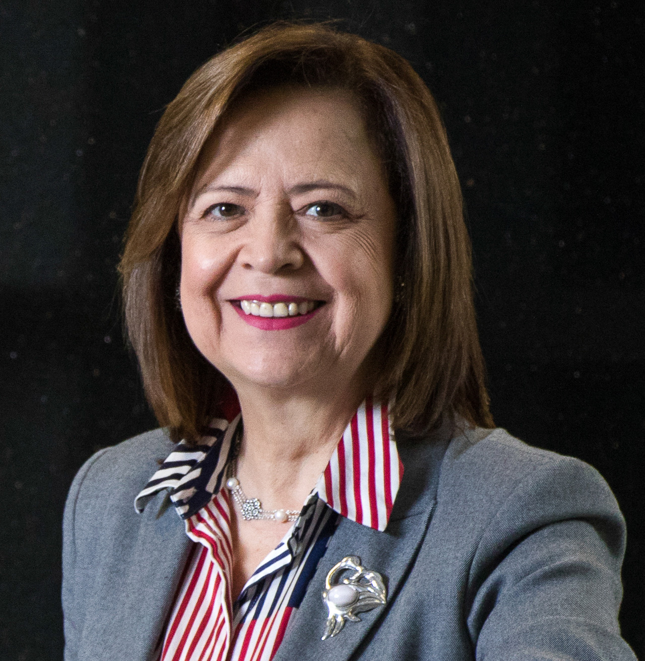 En búsqueda de un camino para evitar la trampa del ingreso medio: los casos de China y Perú ...